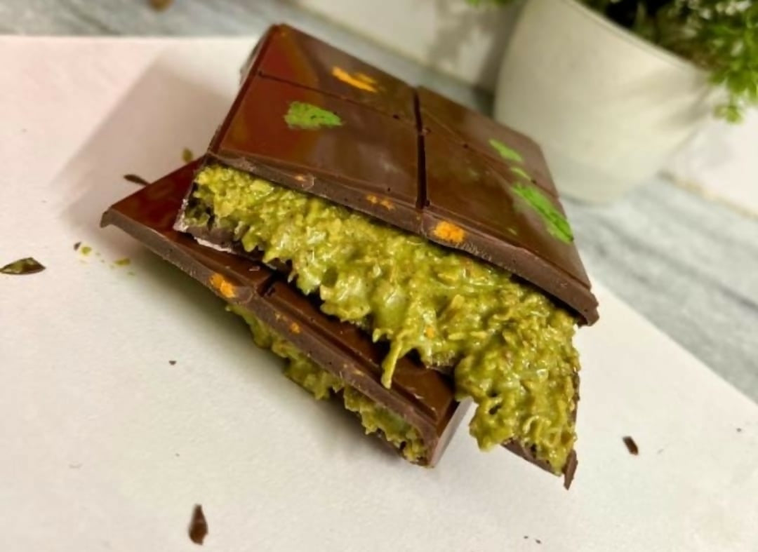 Pistachio Kunafa Chocolate – Handmade by Chocolick – Empowerher Marketplace